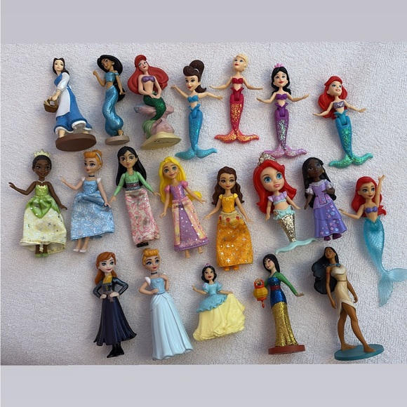 Disney | Toys | Disney Princesses Bundlelot Of 2pc Mini Figures ...